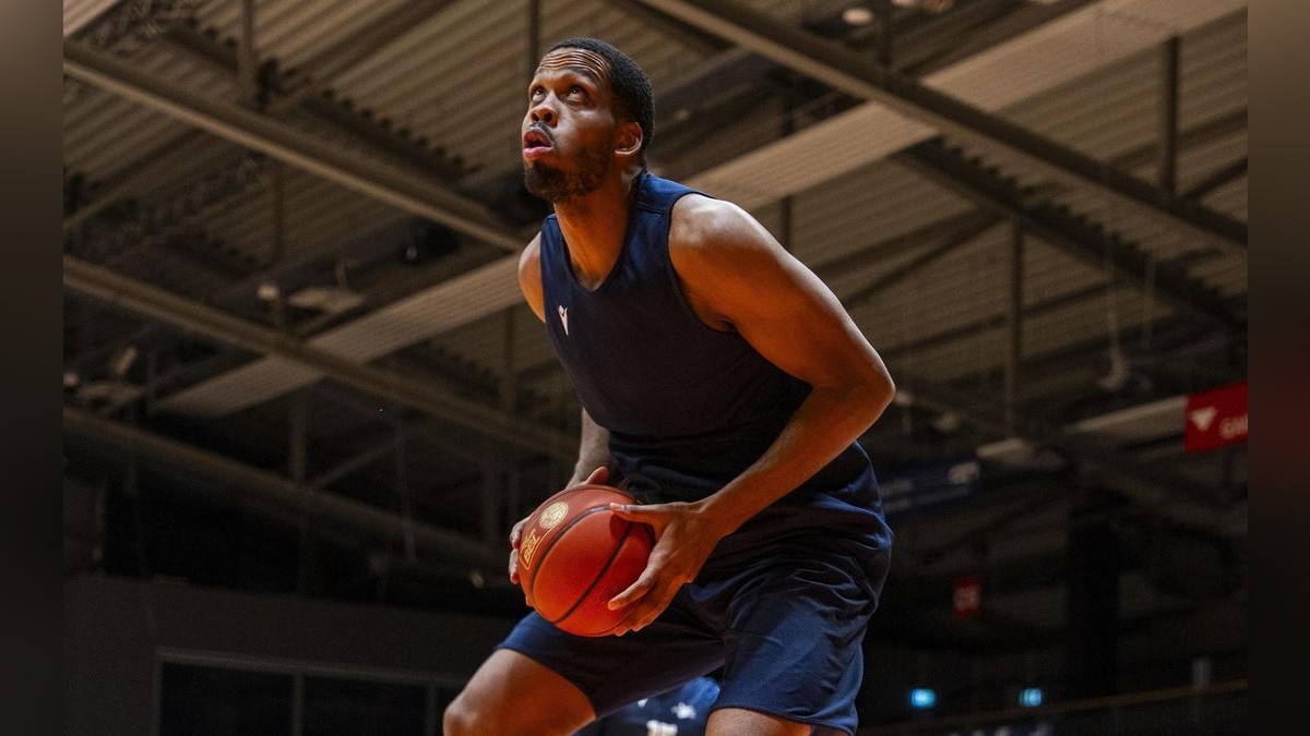 Jenas Co-Trainer hat einen Plan, wie man bei den Basketball Löwen ...