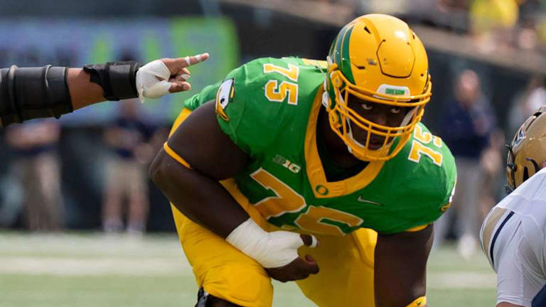 Oregon offensive lineman duo on verge of program history in 2026 NFL draft