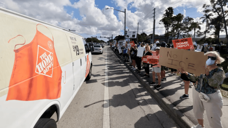 Hundreds of protesters gather near Boca Raton after ICE killing of ...
