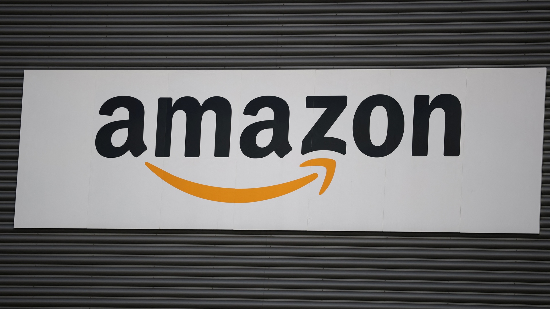 Amazon plans first big-box grocery store near Chicago