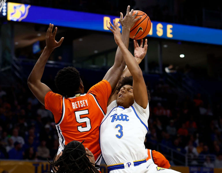 William Kyle slams home dunk of the season in Syracuse win at Pitt ...