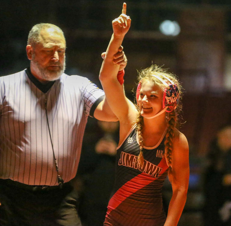 12 South Bend area girls wrestlers advance to IHSAA state finals