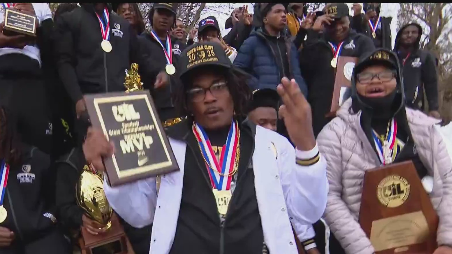 South Oak Cliff celebrates third state title with community parade