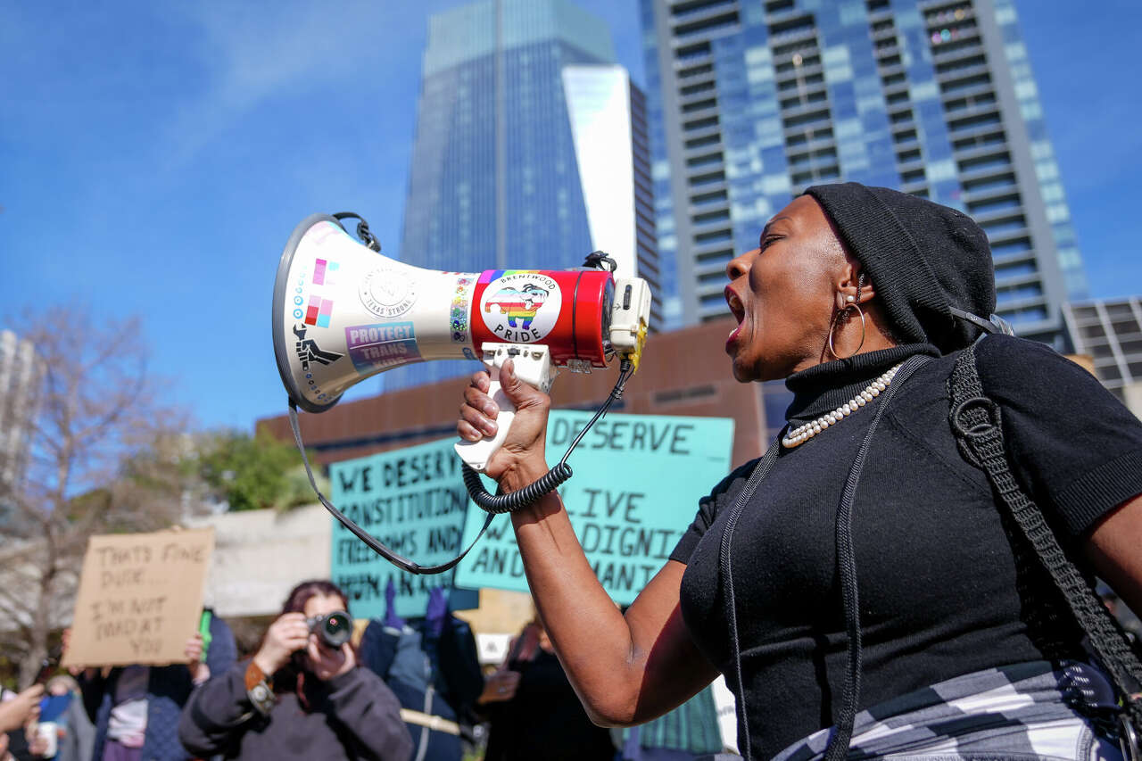 Live updates: Austin protest escalates as protesters block road; DPS ...