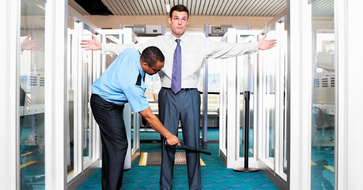 🚨 TSA says they will stop you if you wear this one thing to the airport ...