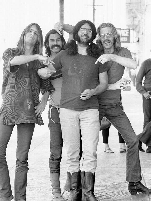 Bob Weir dead at 78: Grateful Dead founding member and guitarist passes ...