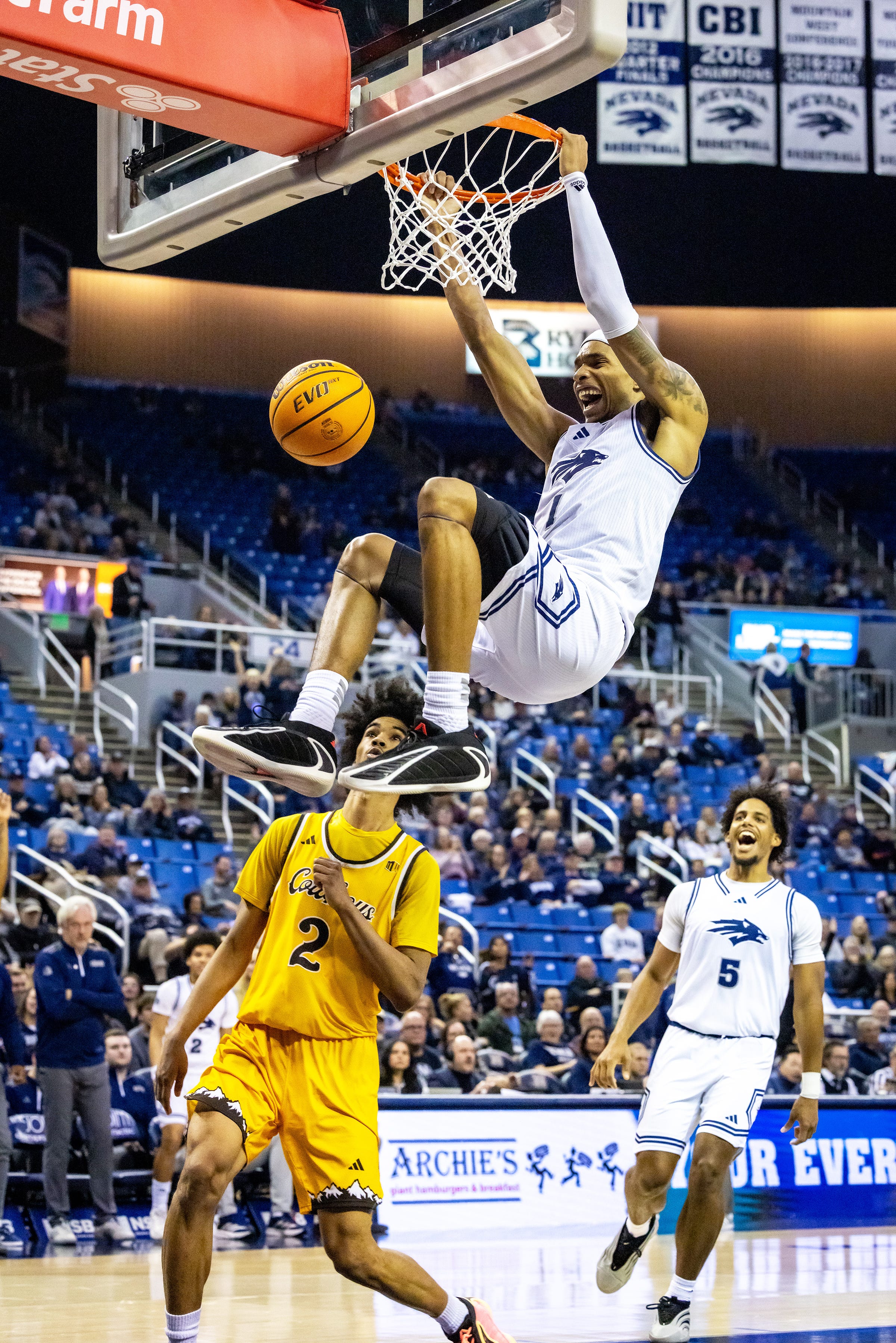 Nevada gets back in win column, downs Wyoming, 92-83