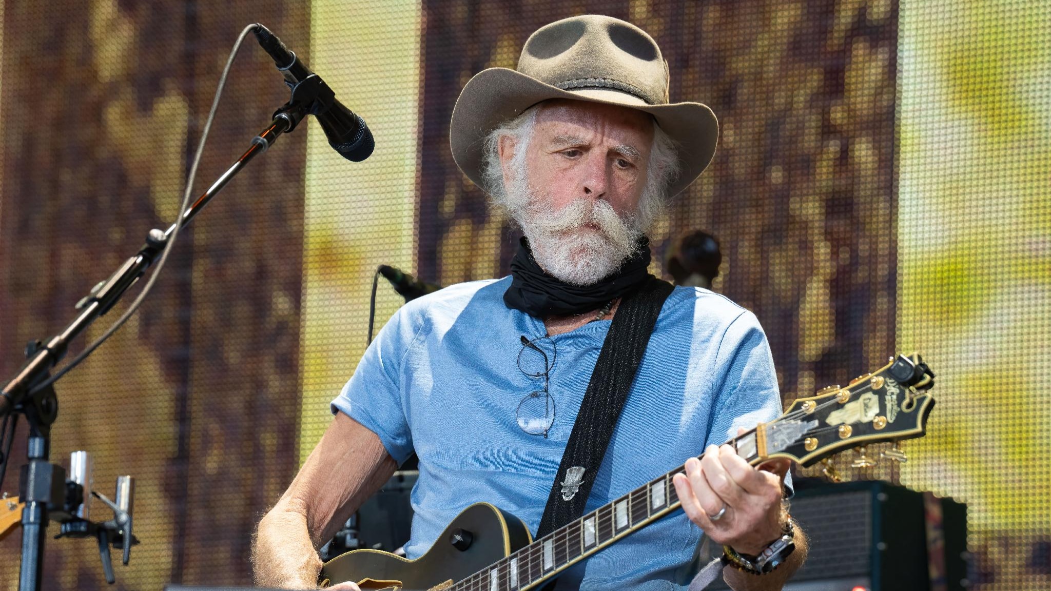 Addio a Bob Weir, chitarrista e co-fondatore della leggendaria band ...