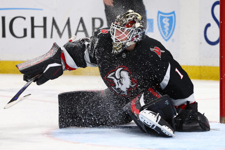 Dahlin scores 2 power-play goals to lift Sabres to 5-2 win over Flyers