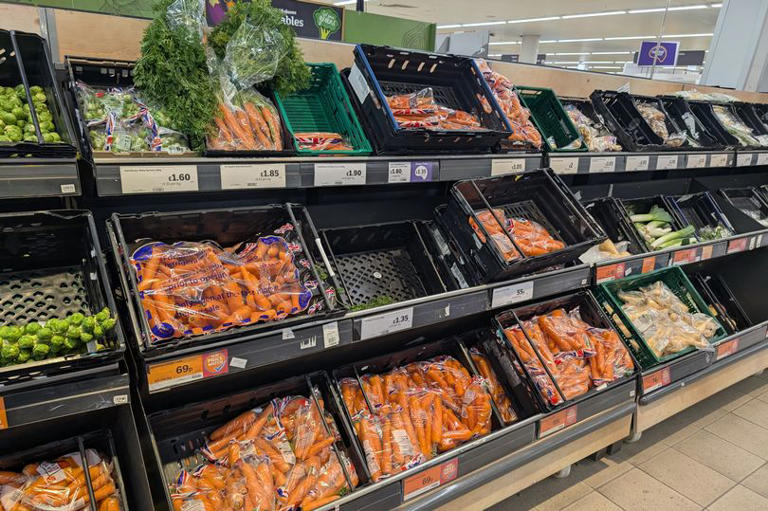 I compared fruit and veg aisles in Aldi, Asda, Lidl and more — one ...