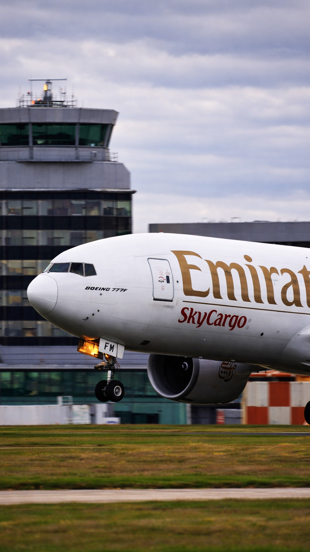 Huge cargo plane lifts off from Manchester