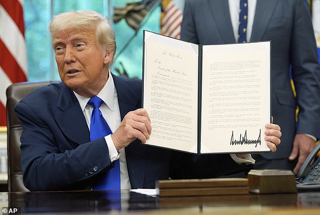 Jimmy Kimmel mocks Donald Trump over new tariff plan after it hits ...