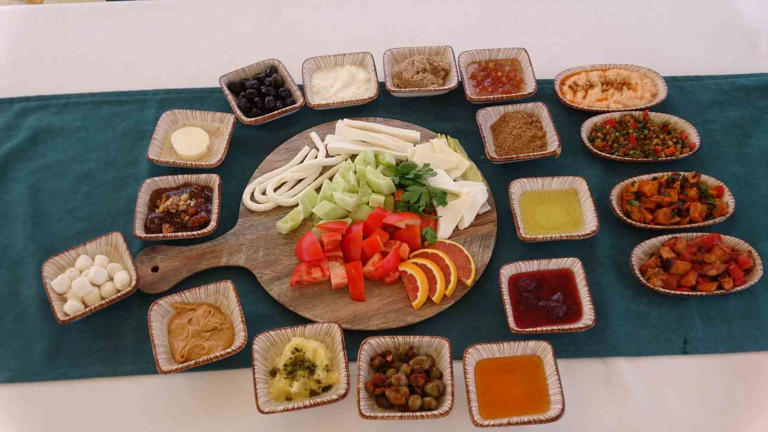 Eşlerinden imza karşılığında toplanan kadınlar önce kooperatif kurdu ...