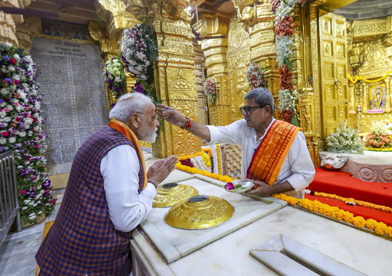 Swabhiman Parv: PM Modi leads Shaurya Yatra, offers prayers at Somnath ...