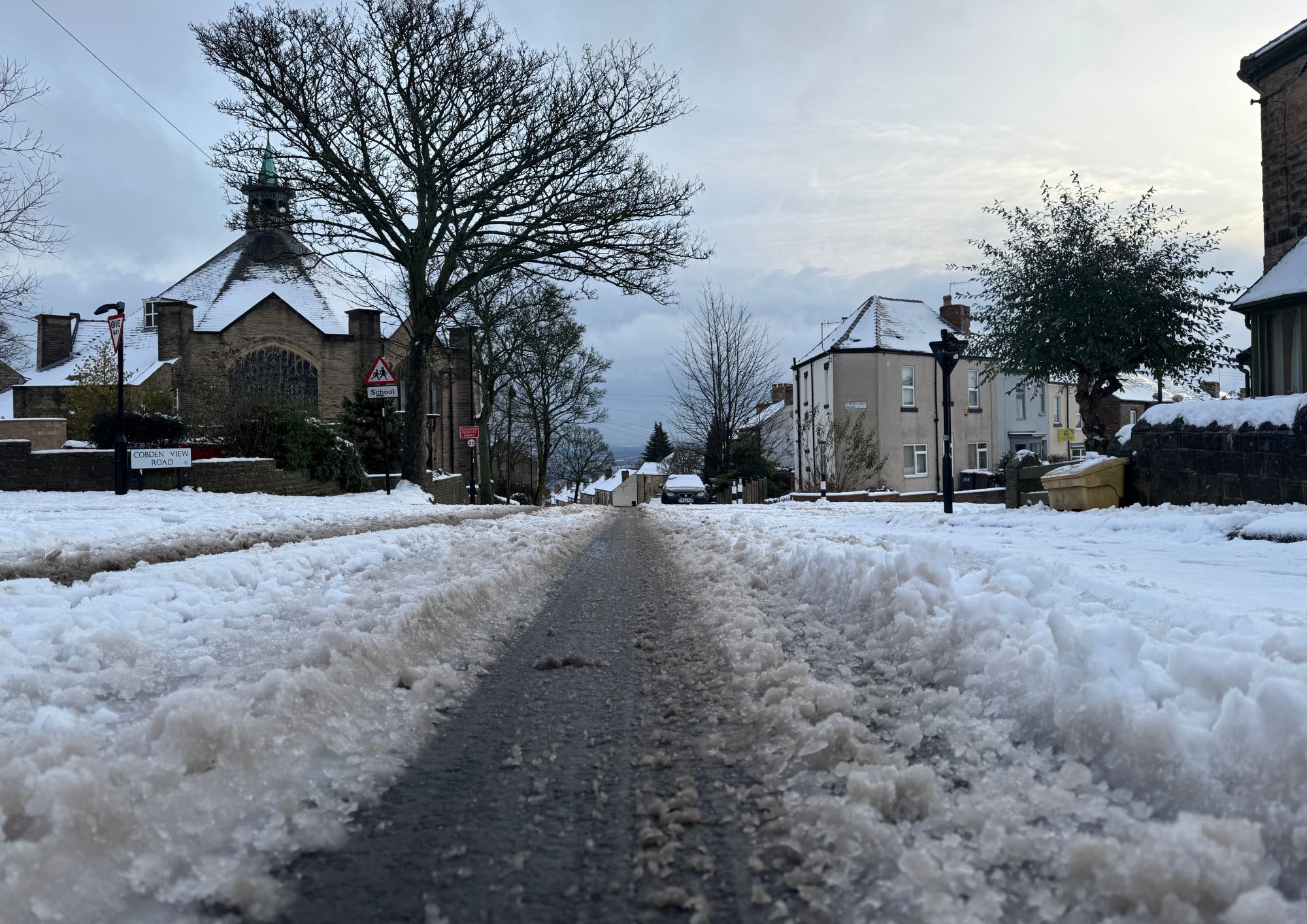 Hour-by-hour Sheffield weather forecast for today as Met Office ...