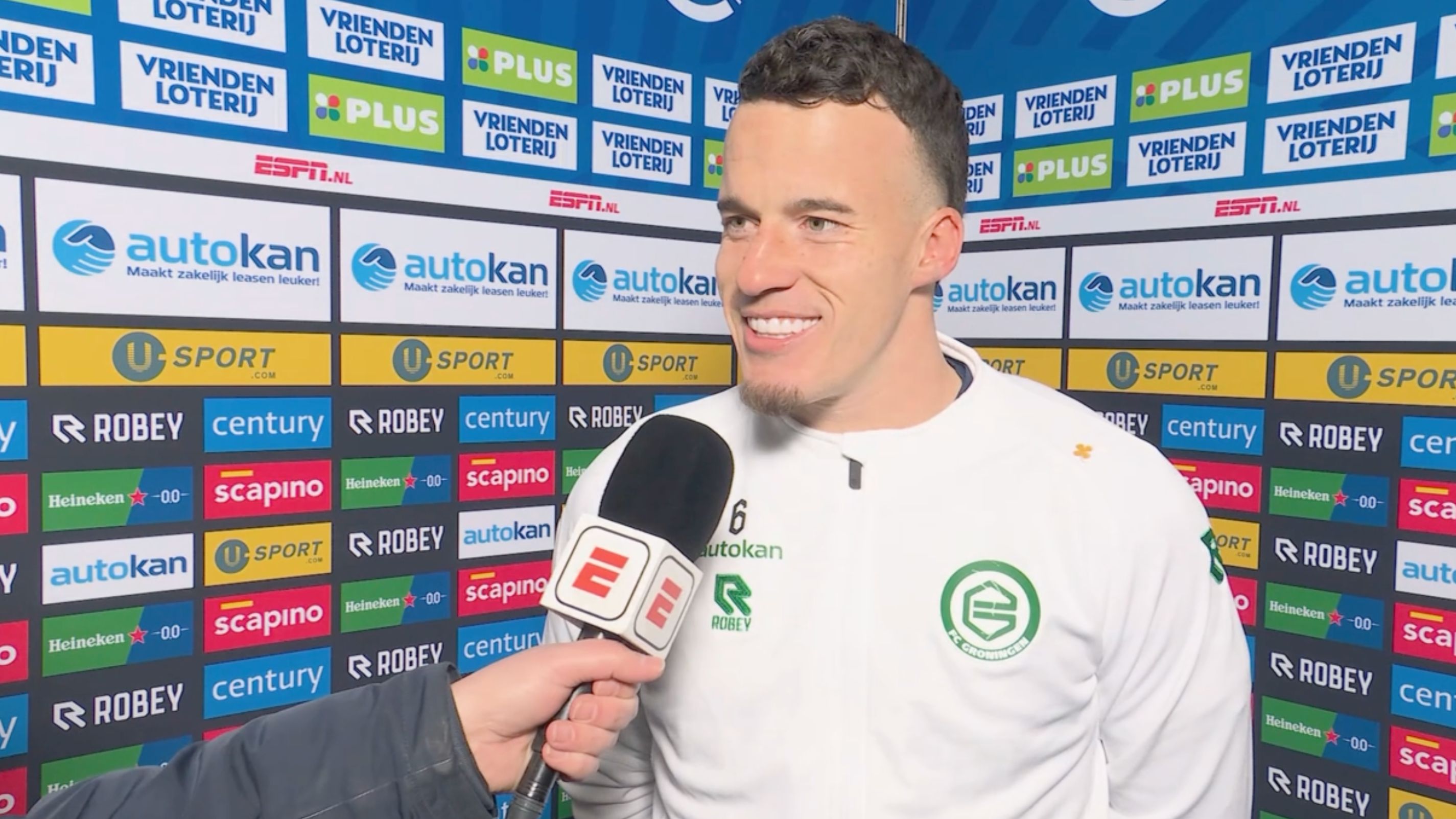 Etienne Vaessen gebruikt 'FIFA-truc' tijdens FC Groningen - NAC Breda ...