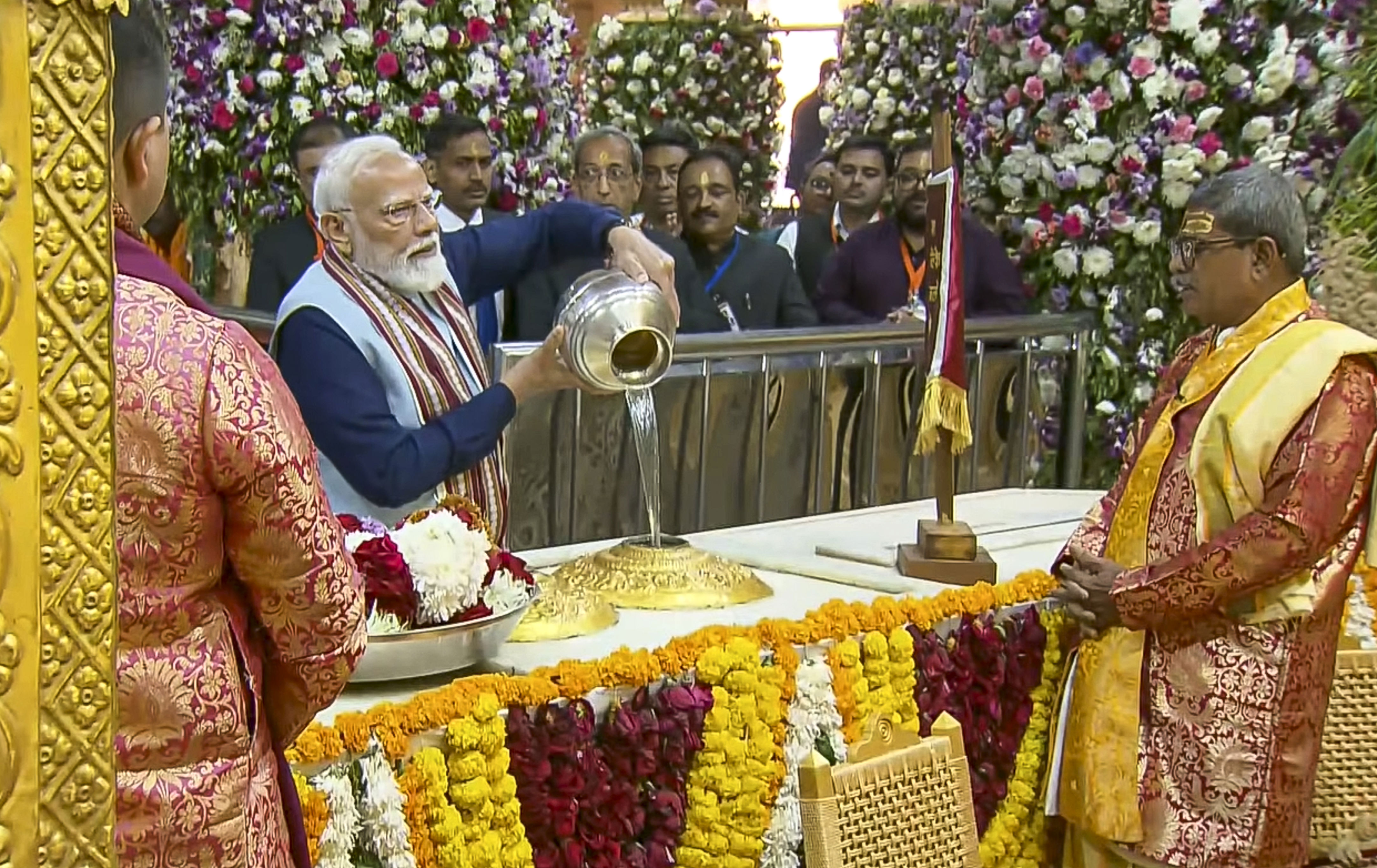 Swabhiman Parv: PM Modi leads Shaurya Yatra, offers prayers at Somnath ...