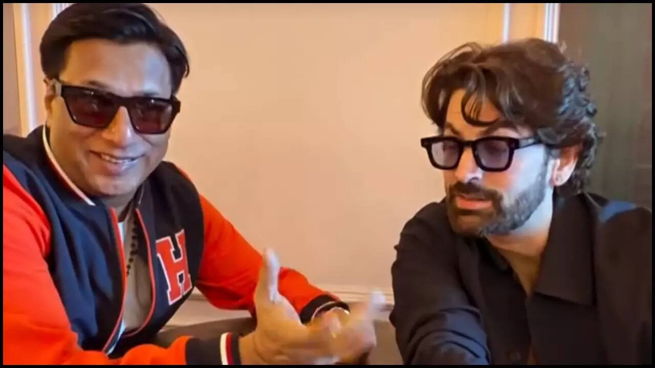 Neil Nitin Mukesh and Madhur Bhandarkar break out into song amid flight ...