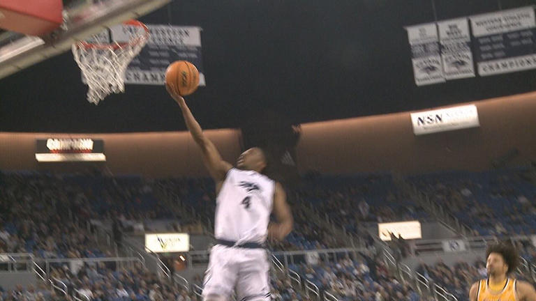 Camper Jr., Price go off against Wyoming in 92-83 Wolf Pack win