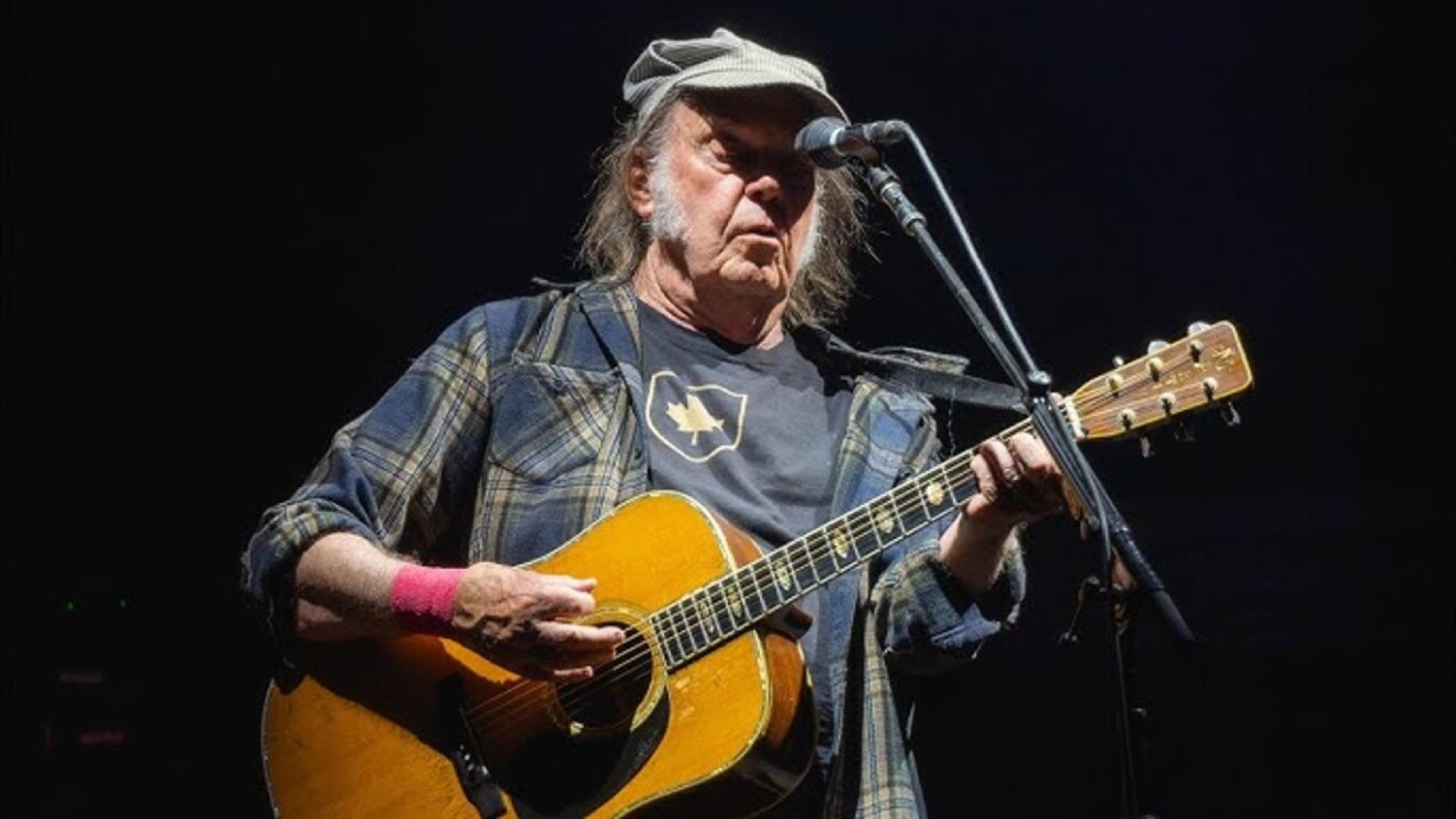 Neil Young calls on Americans to rise up in sharp Trump critique