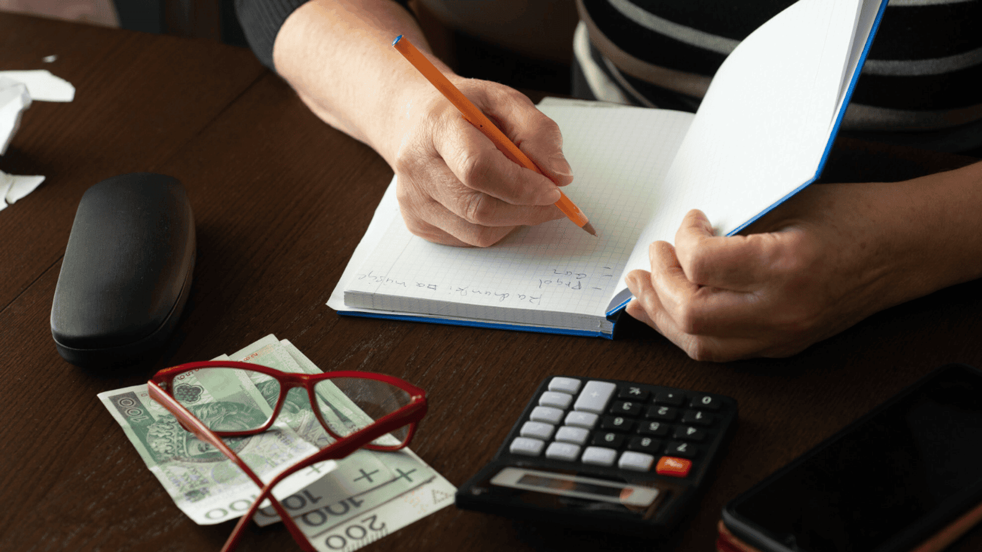 Wcześniejsza waloryzacja emerytur w 2026 roku. Seniorzy mocno się zdziwią