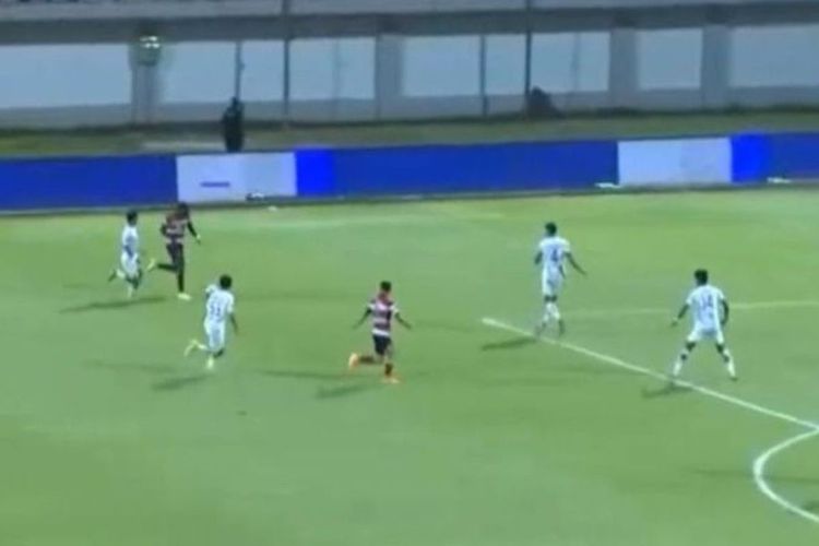 Jean Paul Van Gastel sebut PSIM diuntungkan dua kartu merah Madura United