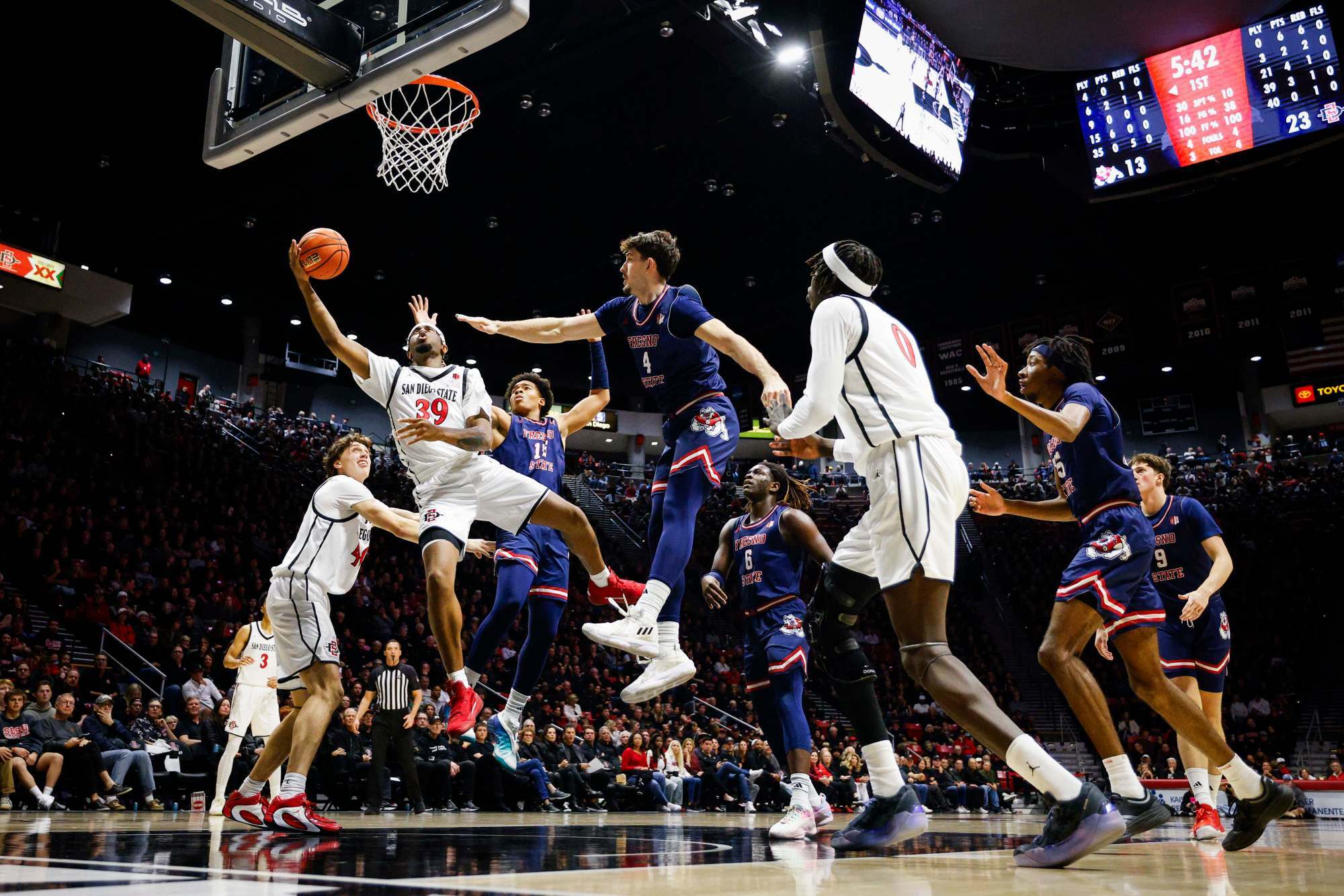 Aztecs roll past Fresno State, stay undefeated in Mountain West play