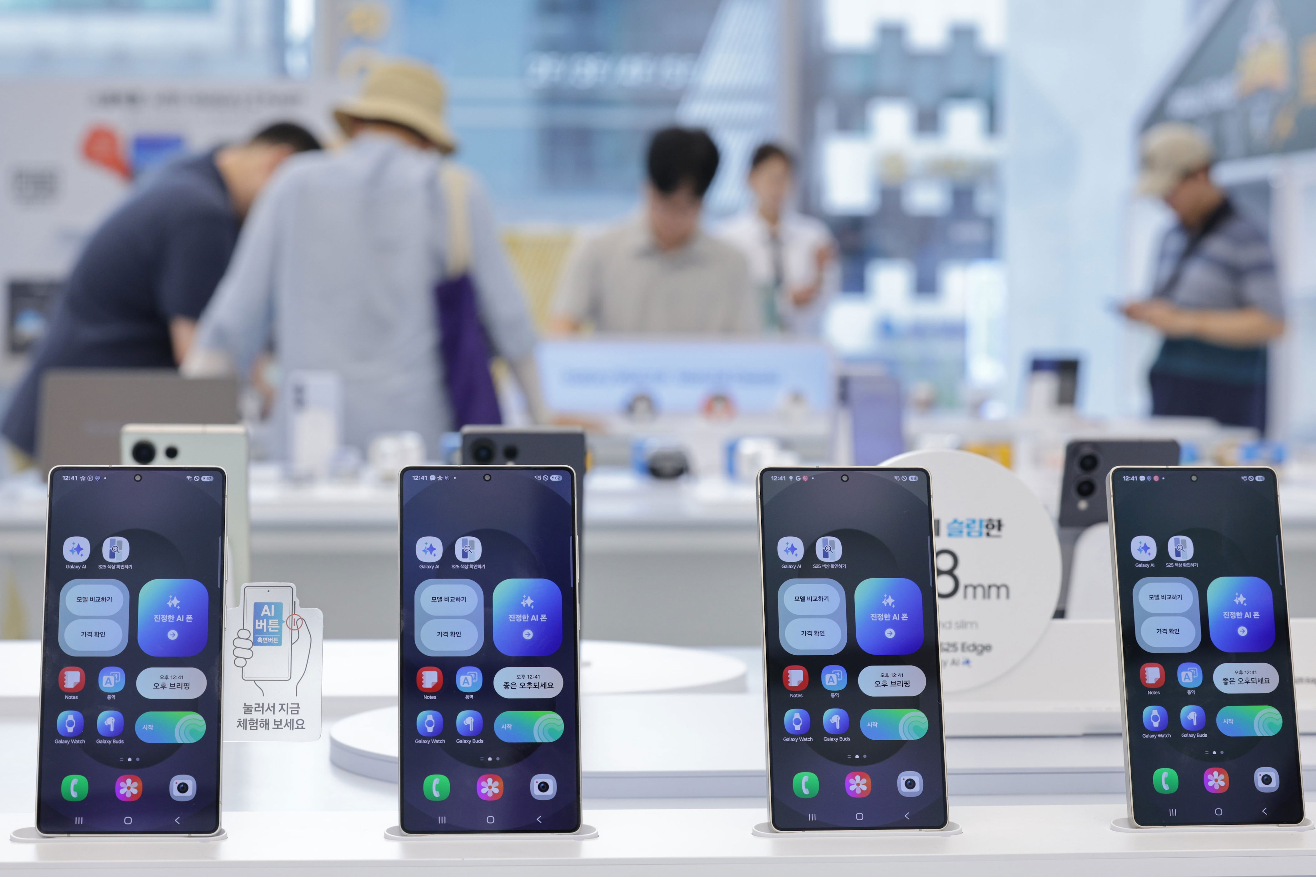 AI-driven memory costs push smartphone, PC prices up