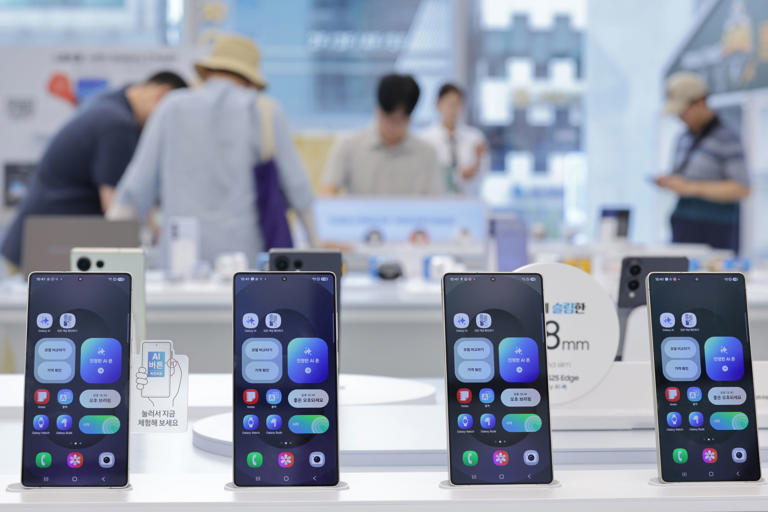 AI-driven memory price surge sparks smartphone, PC cost concerns