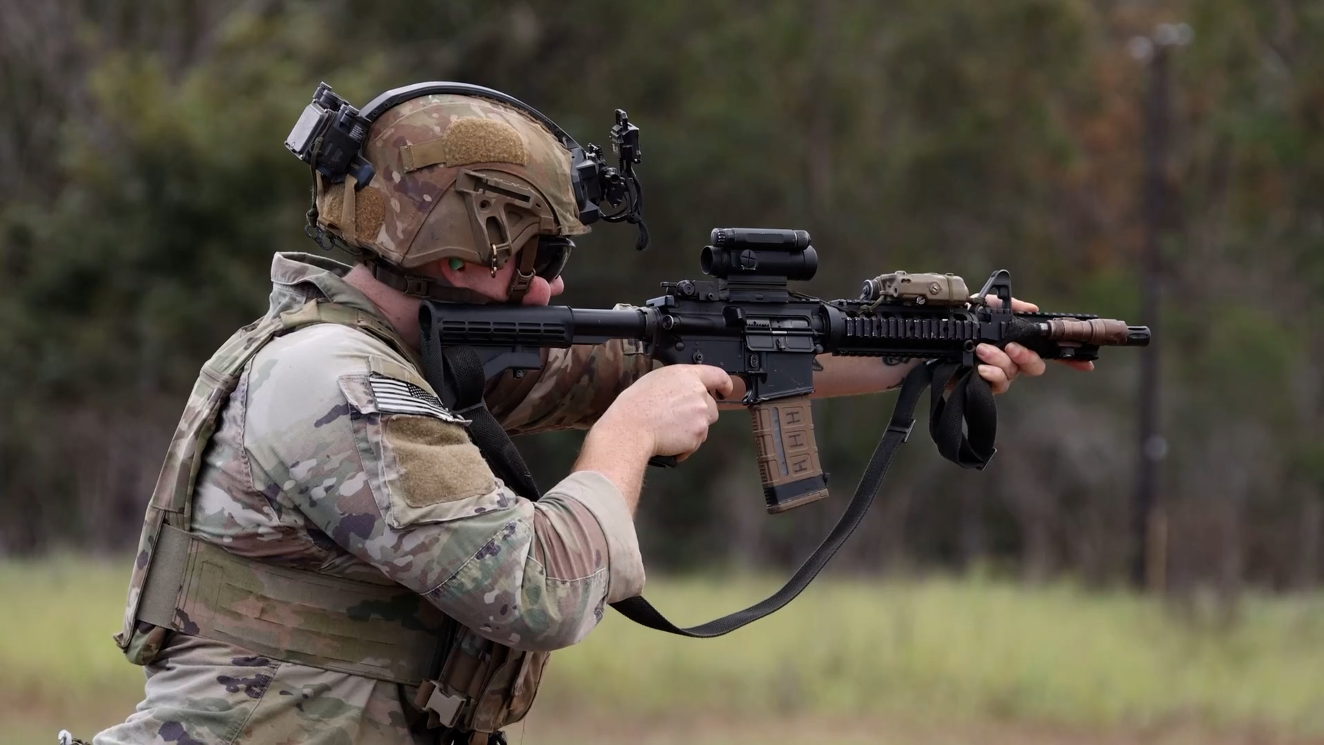 Compétition de tir pour les soldats pendant la semaine Tropic Lightning