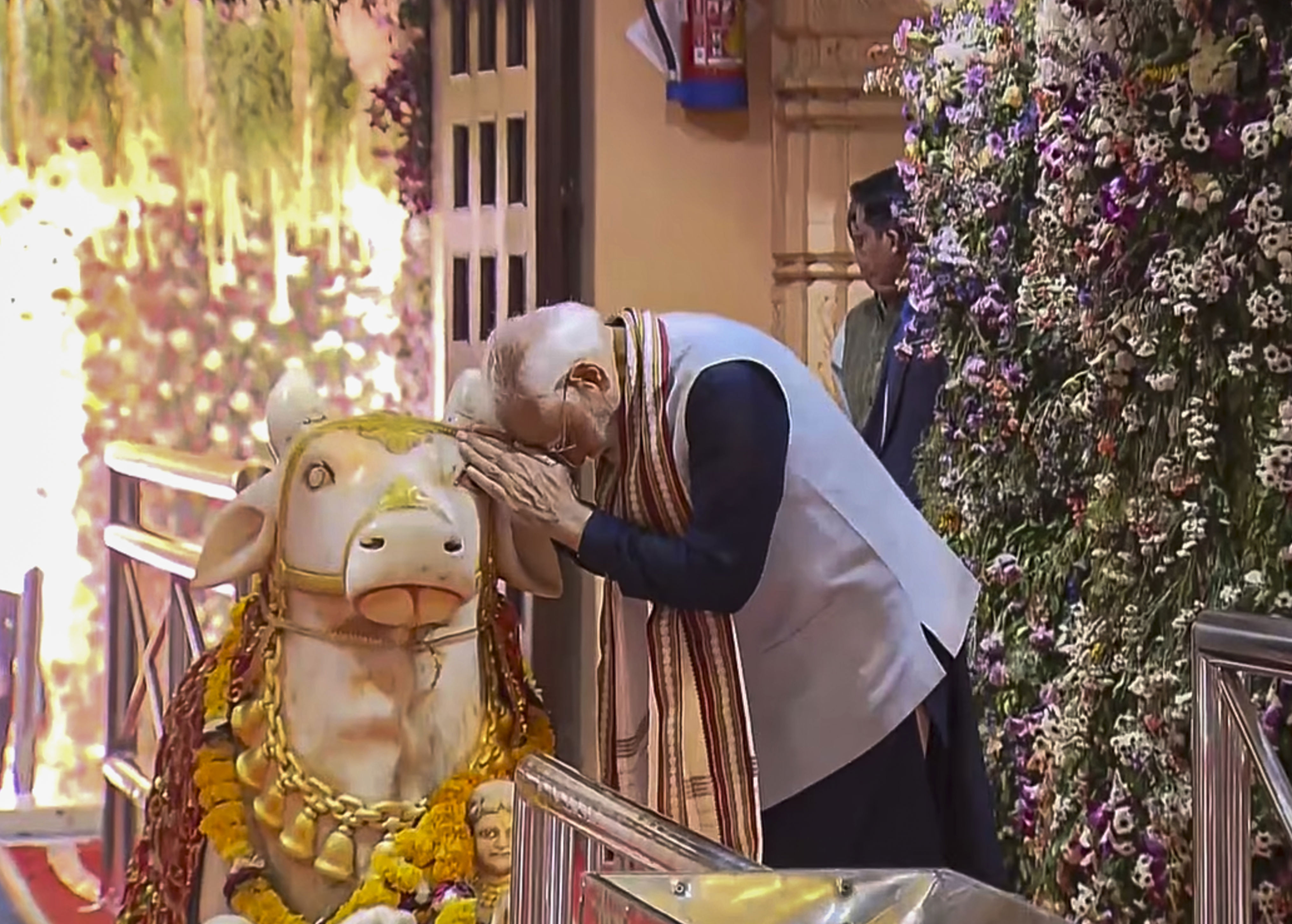 Swabhiman Parv: PM Modi leads Shaurya Yatra, offers prayers at Somnath ...