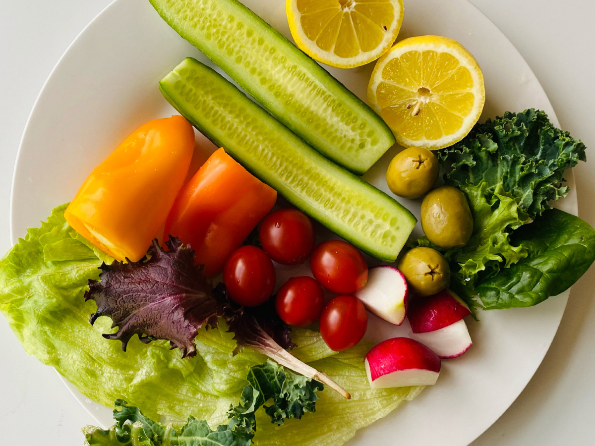 Most people cook these 5 vegetables, but they’re actually healthier raw