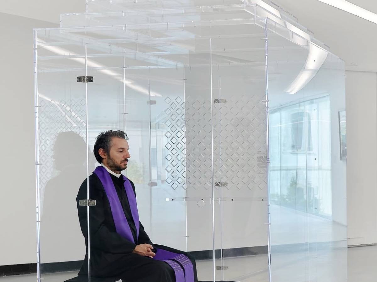 Nel "Confessionarium", un’opera trasparente che ci invita a riflettere ...