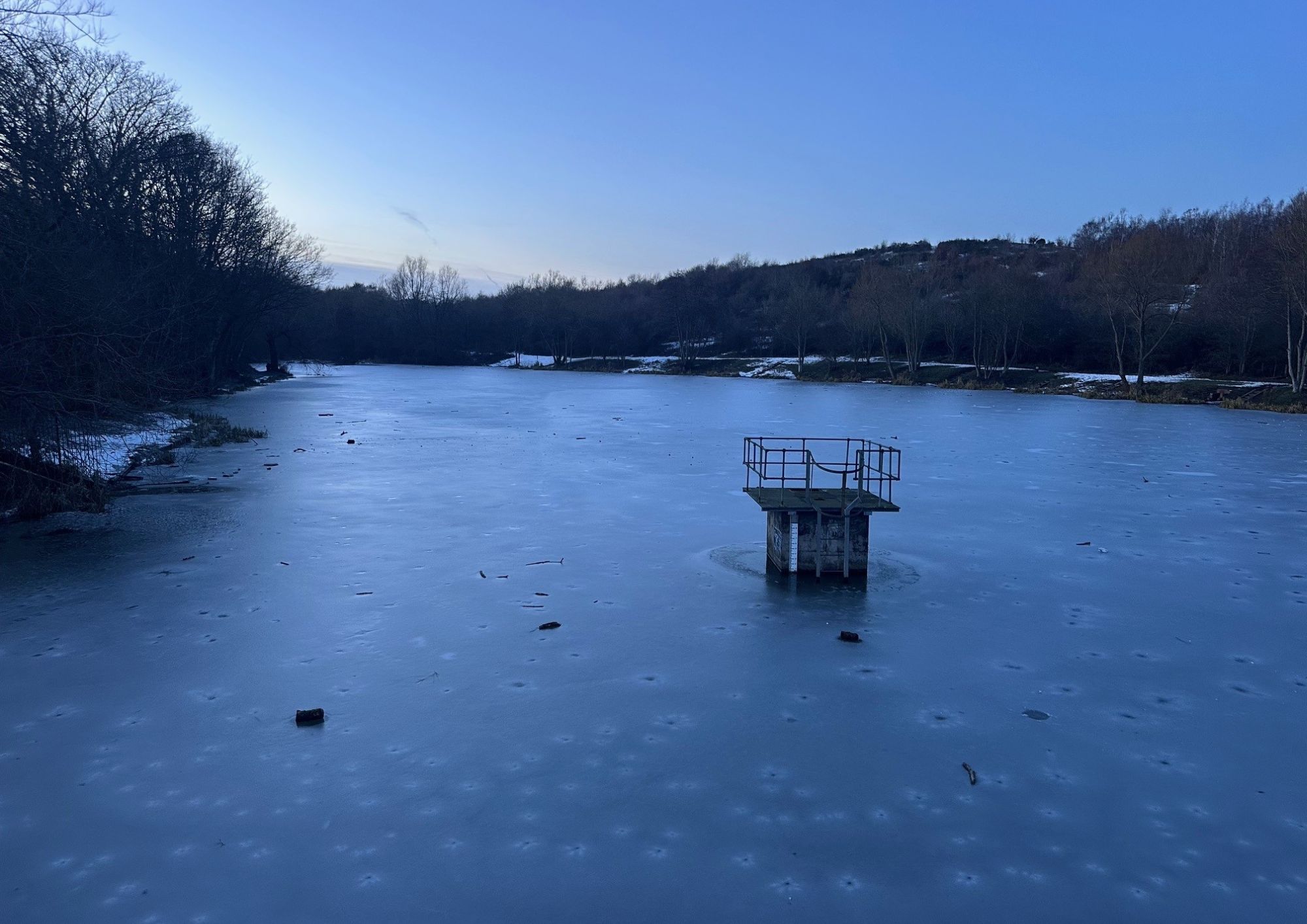 Safety warning as children are seen playing on frozen over lakes in ...