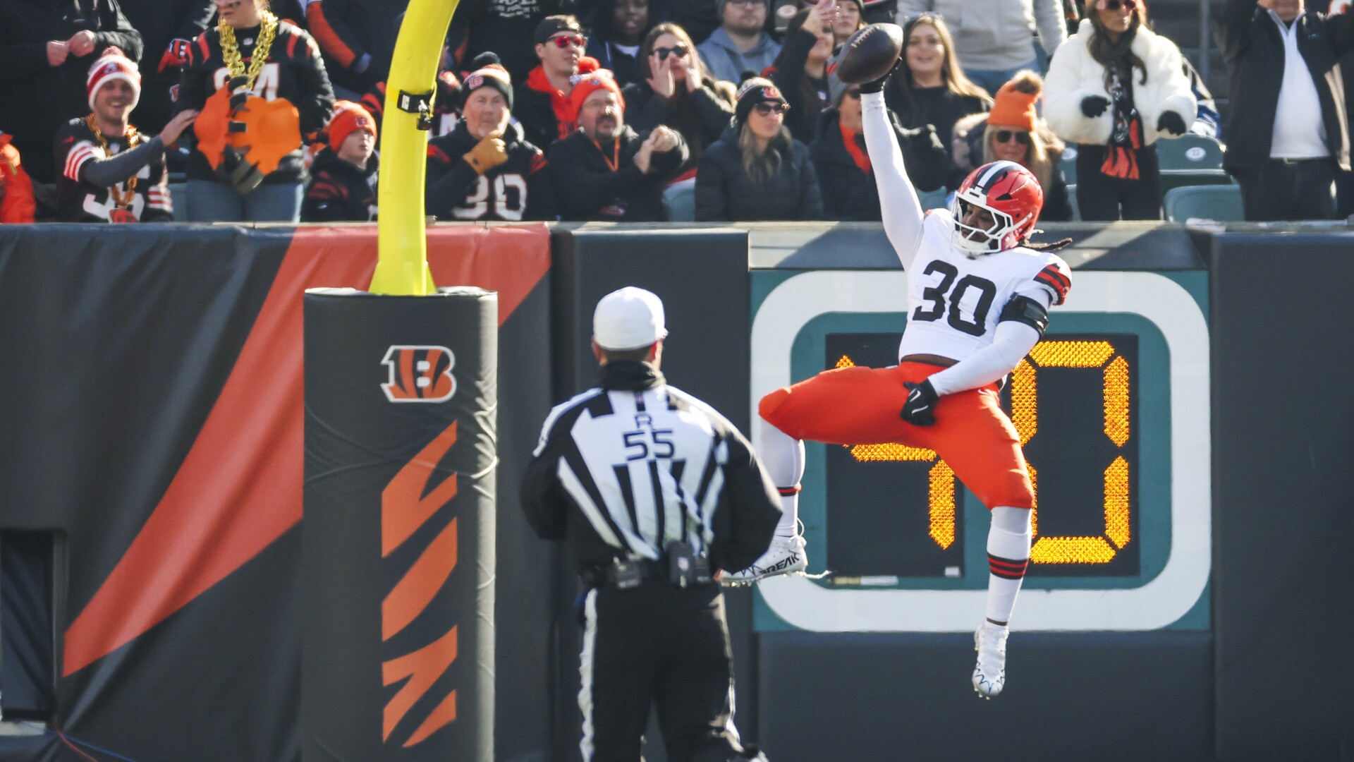 Devin Bush, Sam Webb pay fines for paying homage to Marshawn Lynch