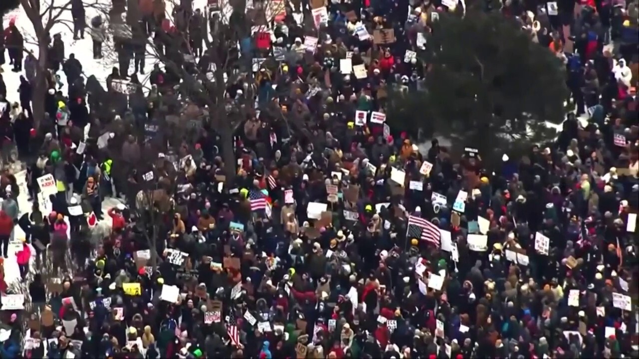 Aerial footage captures hundreds of protesters in Minnesota