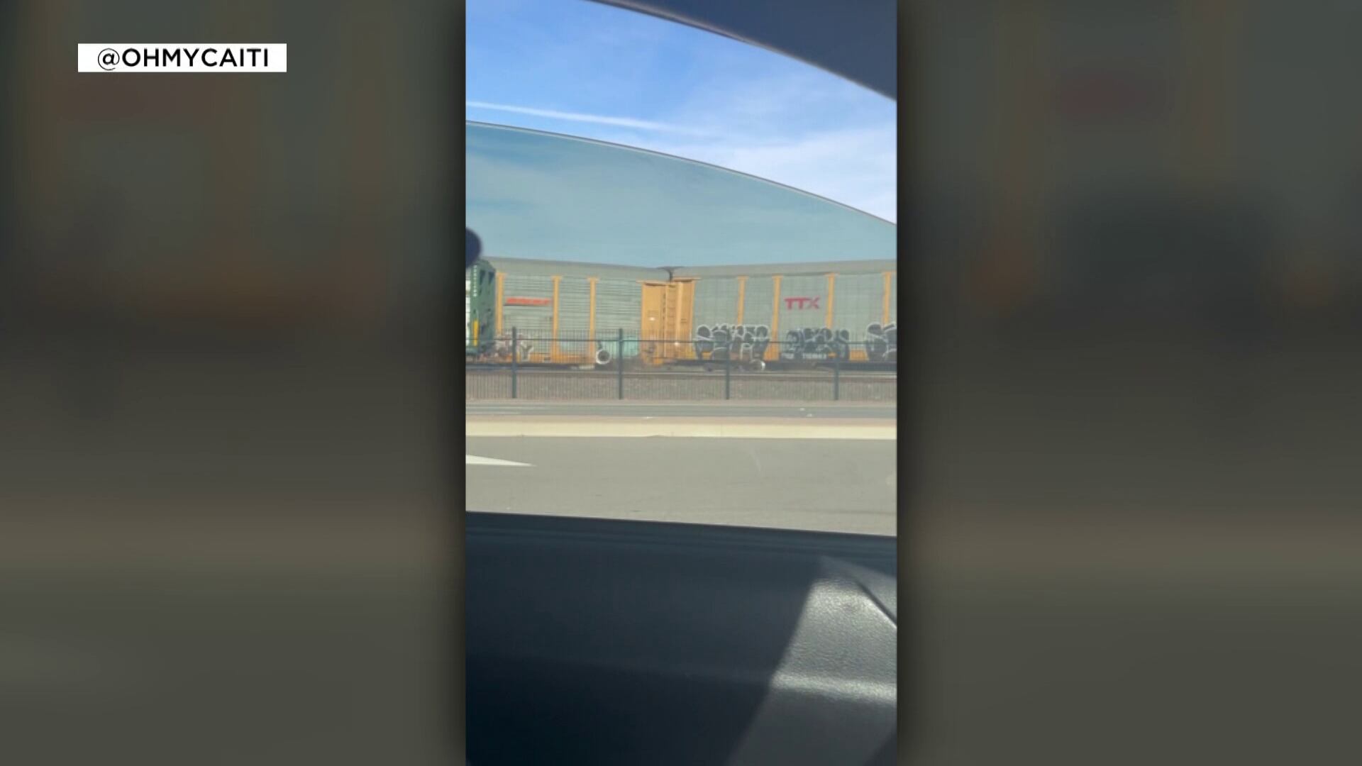 Video captures moments when freight cars derail in El Mirage