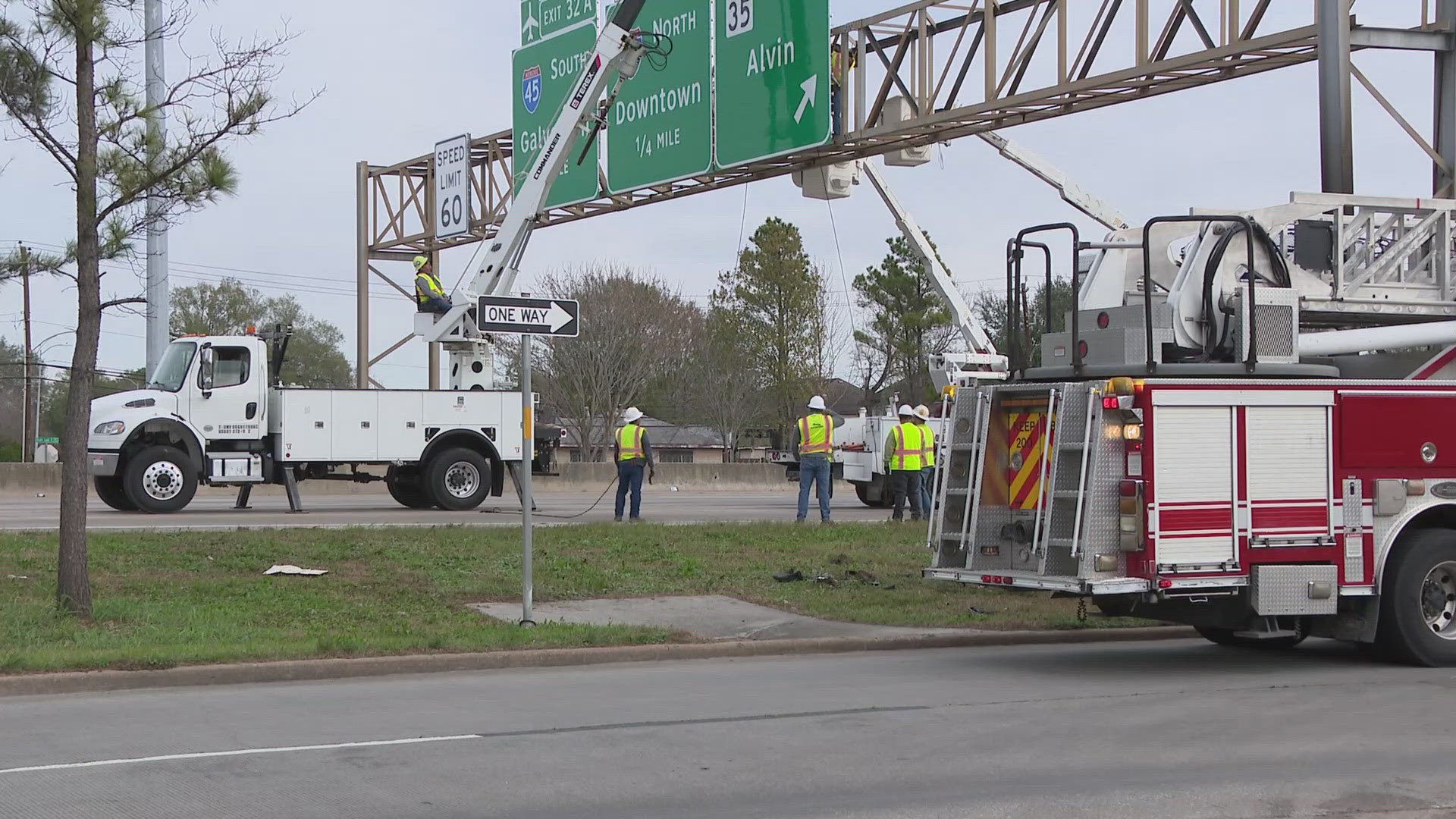 2 teens killed in fiery crash on South Loop | Passerby rescued driver ...