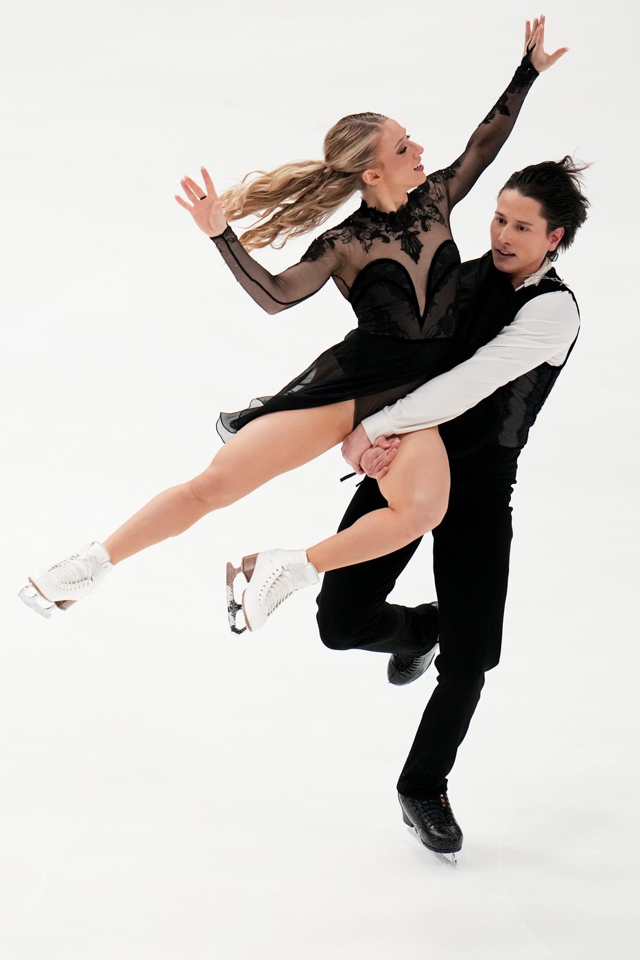 Olympic favorites Chock and Bates win record-setting seventh US figure ...