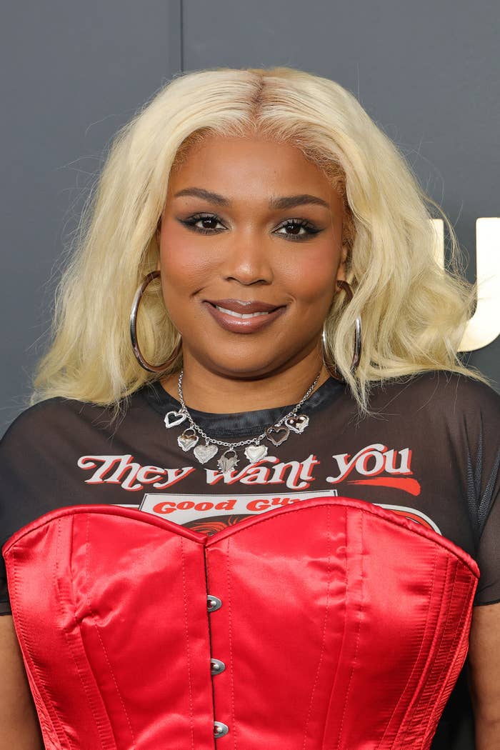 After longtime use of wigs and extensions, here's what Lizzo's real ...