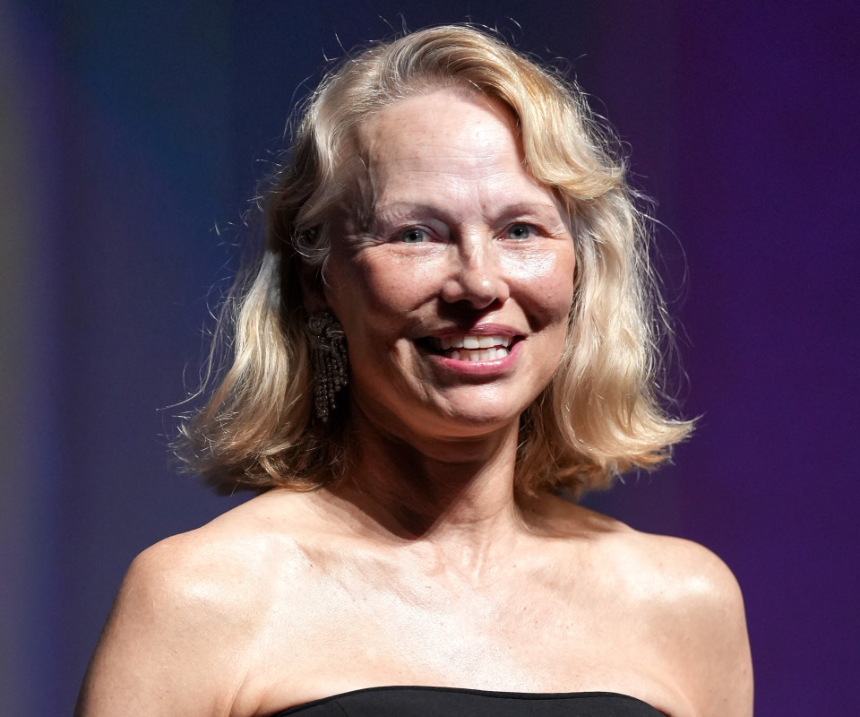 Pamela Anderson channels Marilyn Monroe in major style change after ...