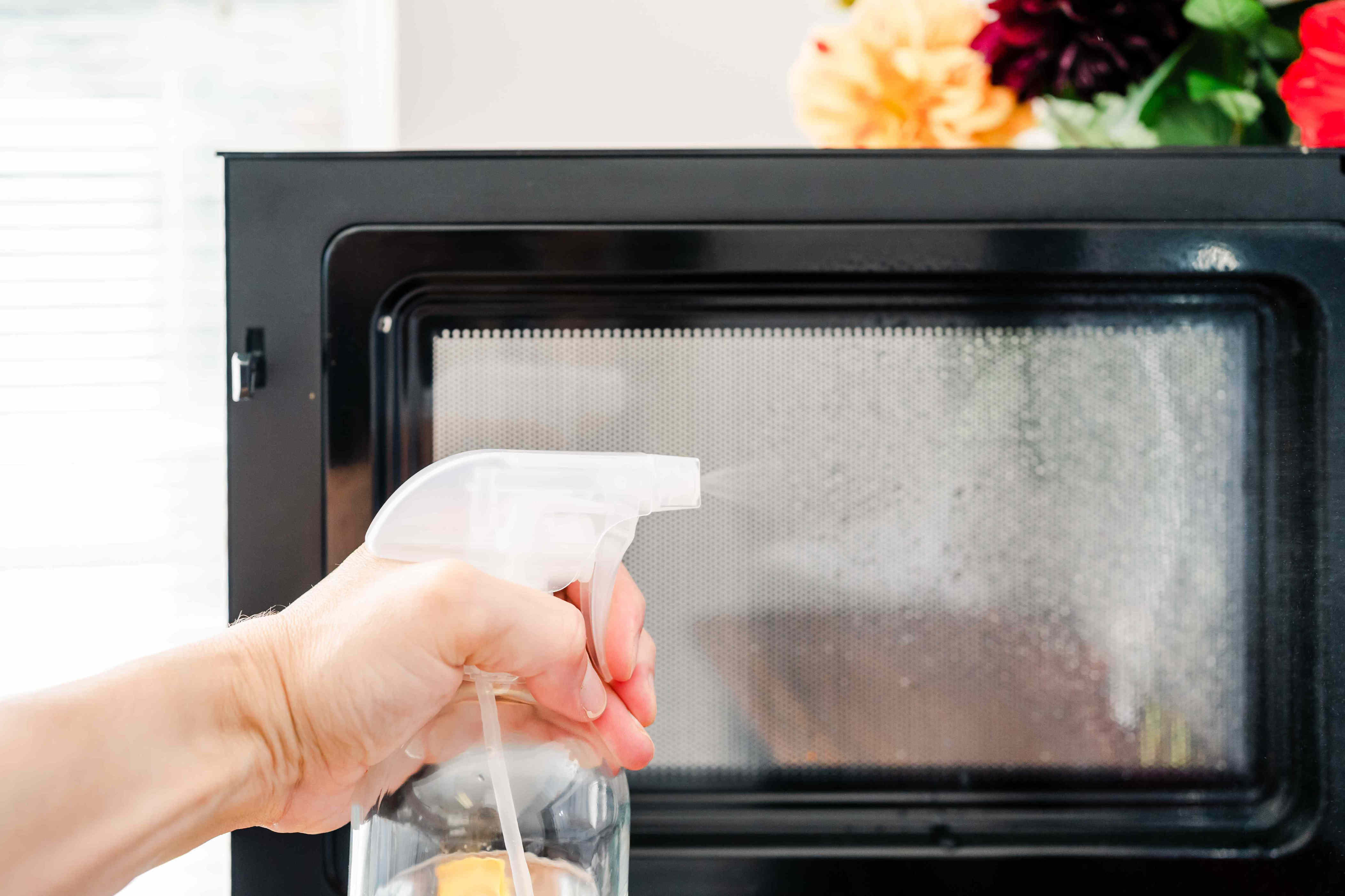 How to steam clean your microwave with vinegar and get rid of tough ...