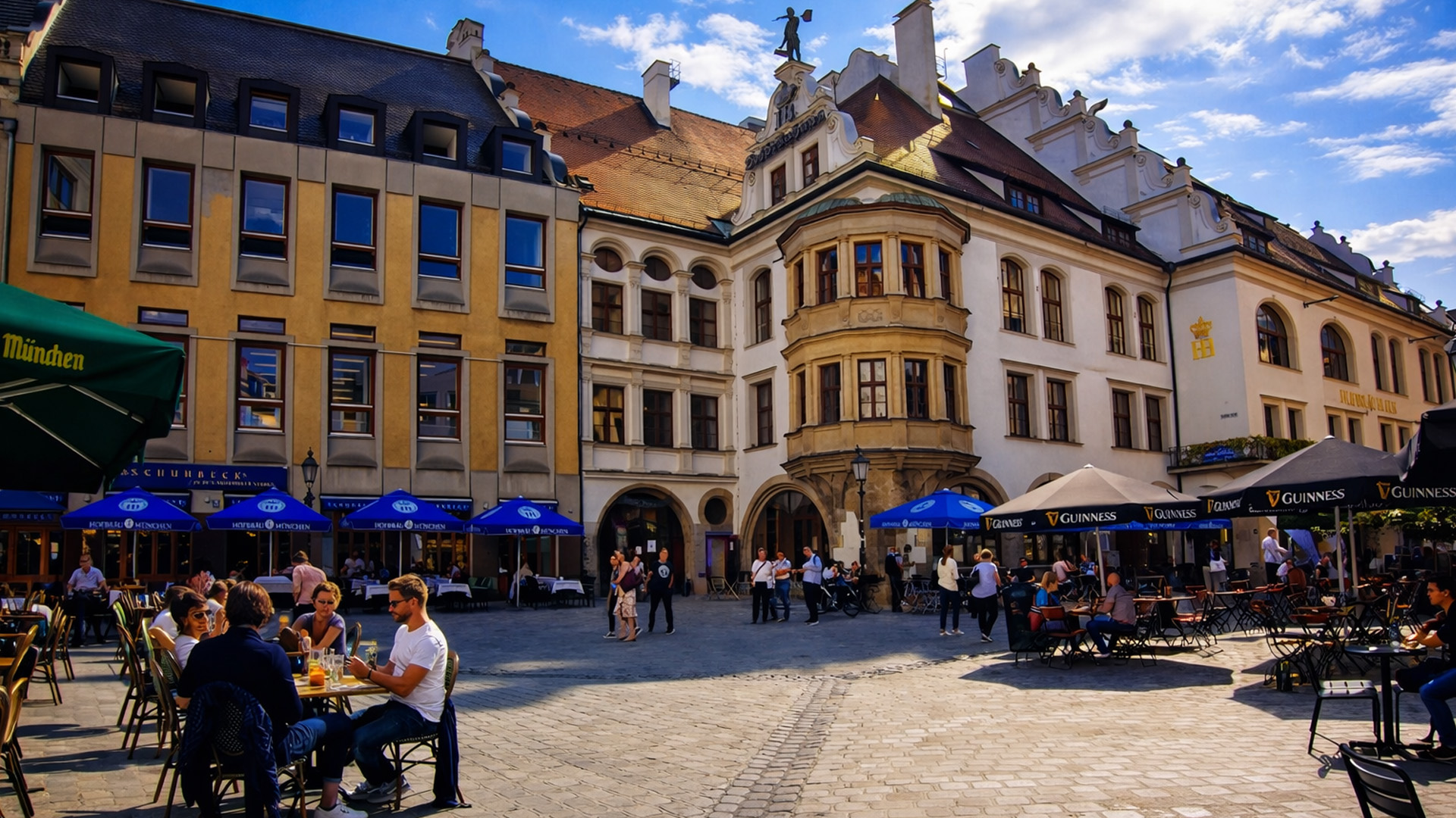 Daily life at Heidelberg’s Old Town Plaza