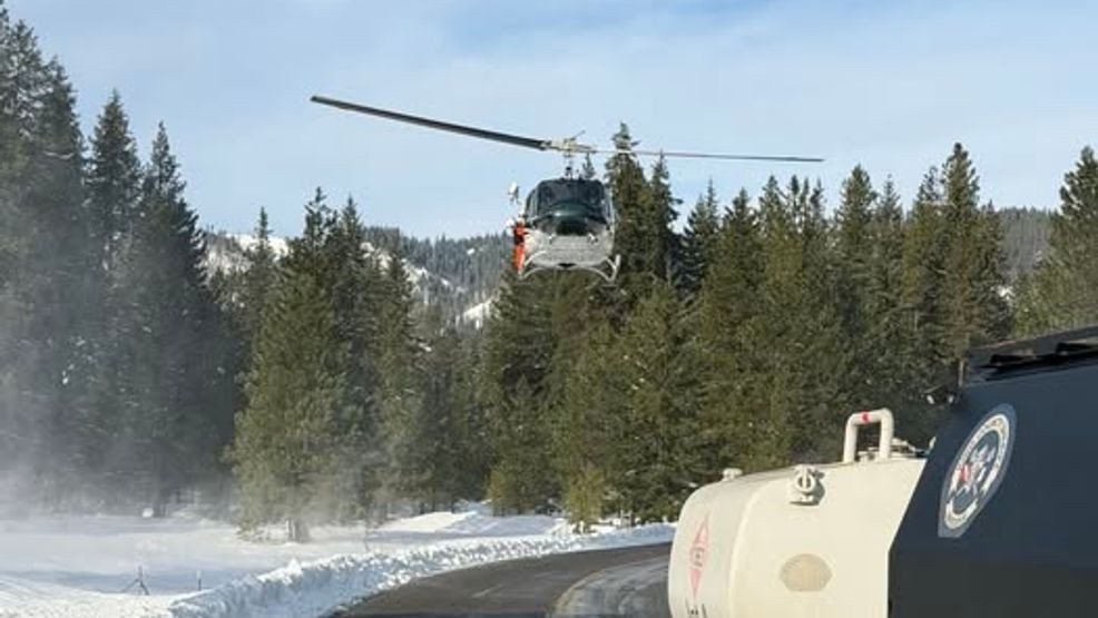 Backcountry tourers buried by avalanche near Longs Pass, 2 dead
