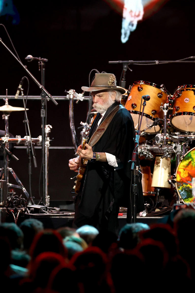 Bob Weir, Grateful Dead founding member, dies at 78