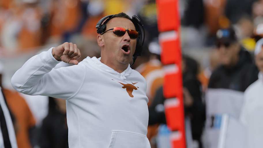Former Texas Longhorns QB hints at major transfer portal news coming