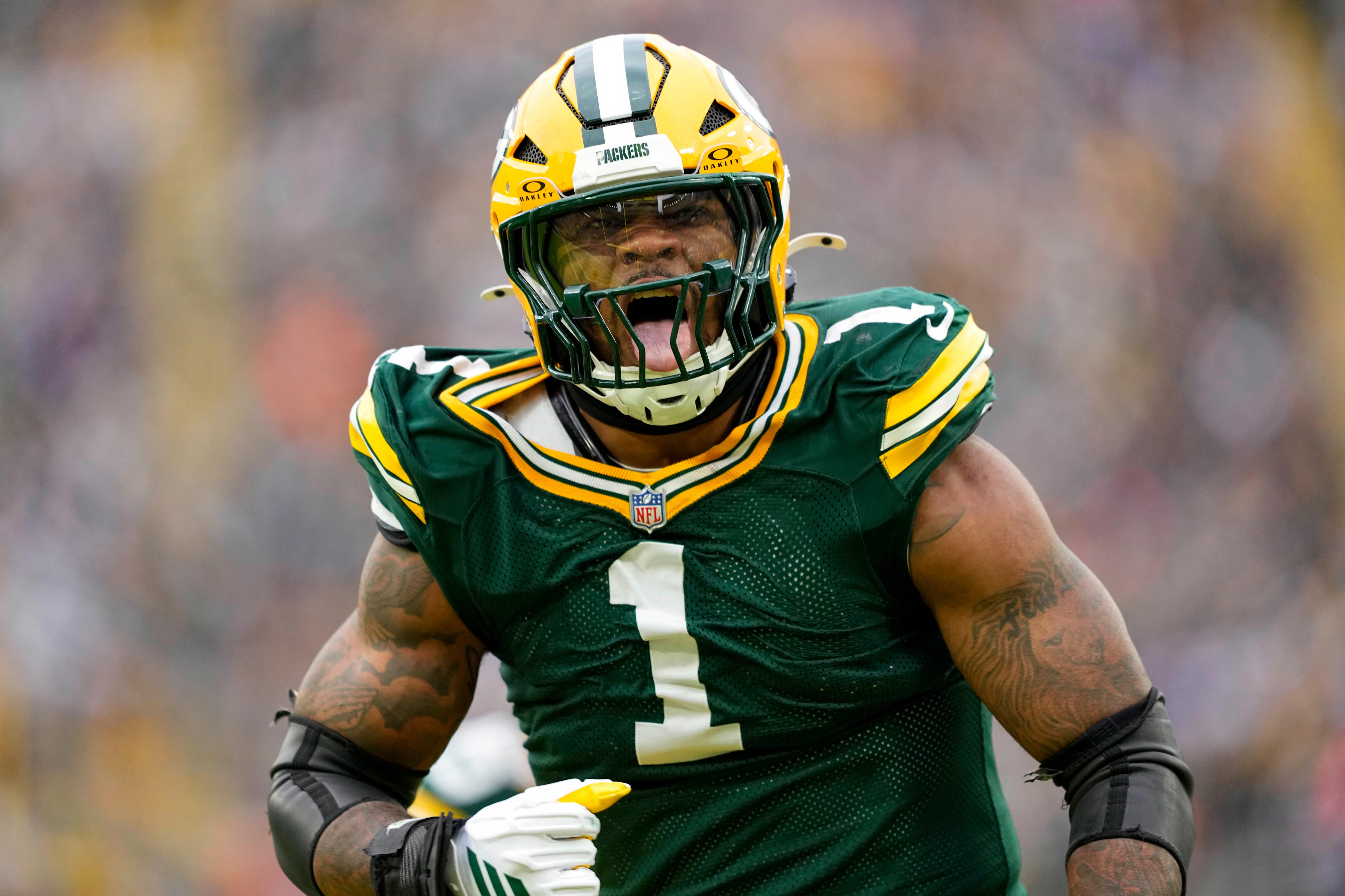 Micah Parsons and his scooter steal the show at Pro Bowl