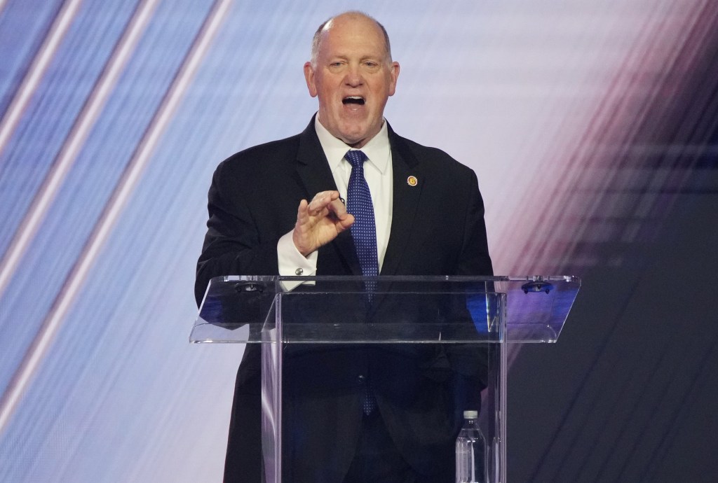 Border czar Tom Homan 'begging' liberals to 'tone down' ICE rhetoric ...