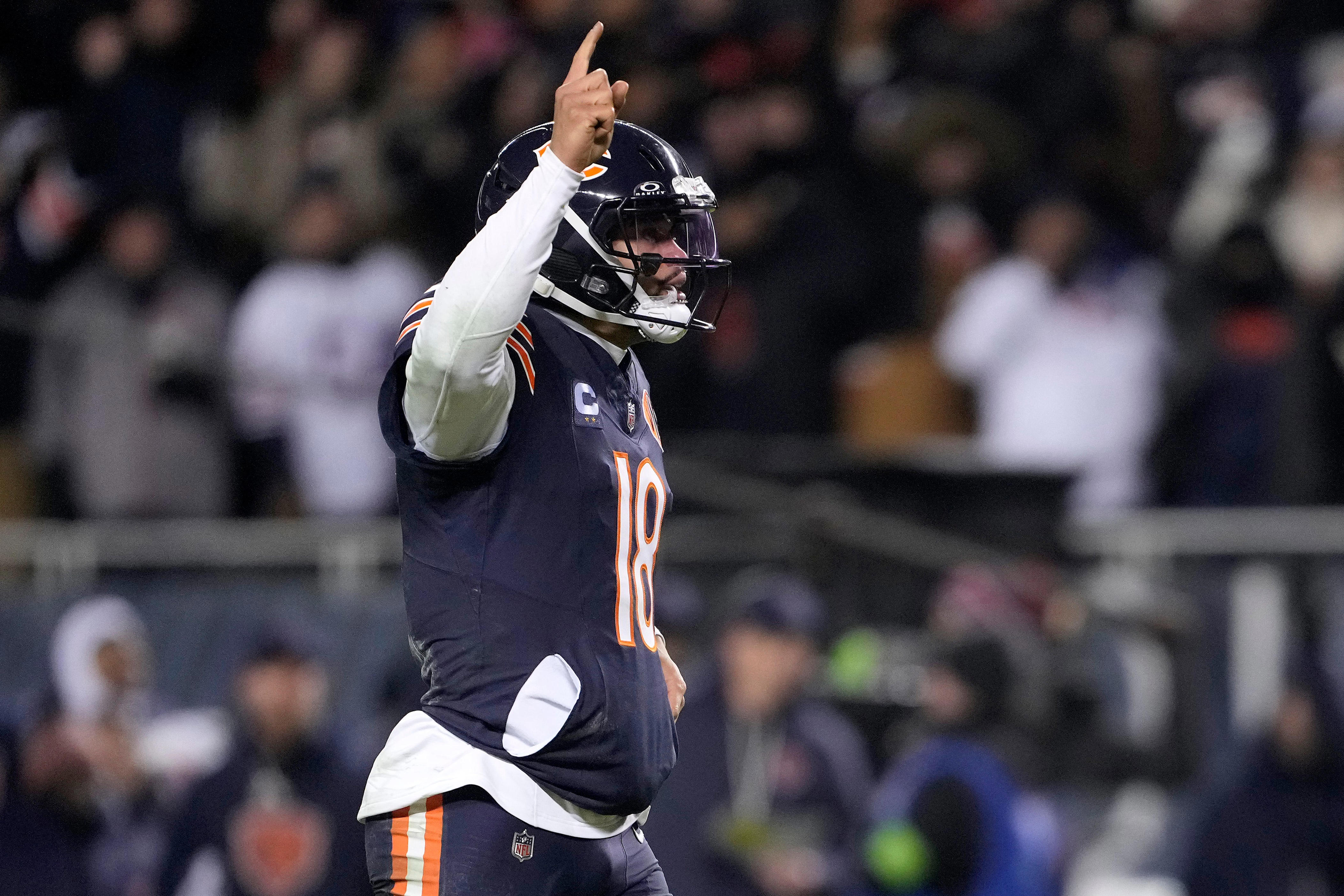 Bears erase a 21-6 fourth-quarter deficit to defeat Packers 31-27
