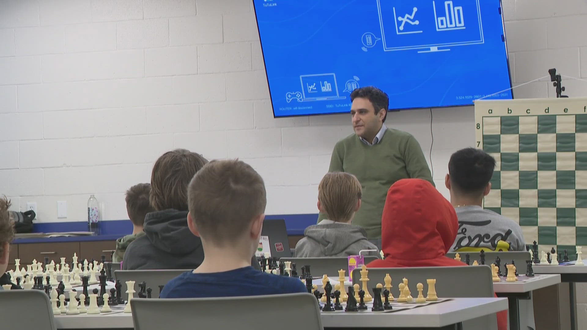World-class chess grandmaster visits the Boys and Girls Club in Fort Smith